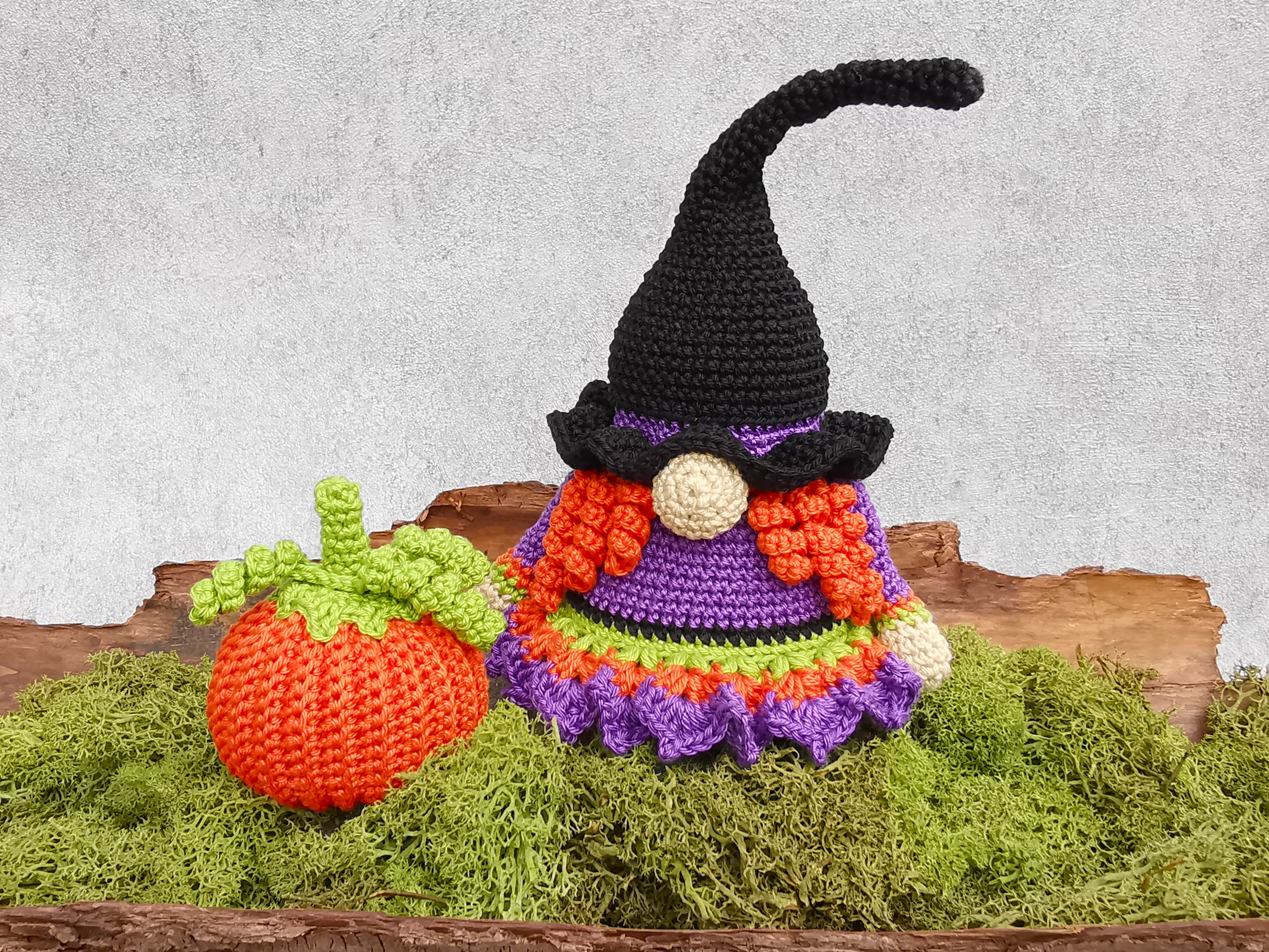 HEXEN-WICHTEL – Häkelanleitung Gnom / Hexe mit Kürbis